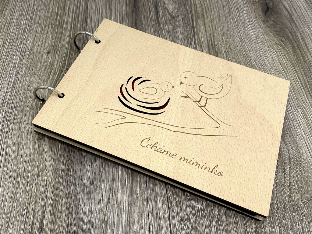 Dřevěné album Hnízdečko s vlastním nápisem Formát: A5 (499 Kč), Nápis: Vlastní nápis +150 Kč ...