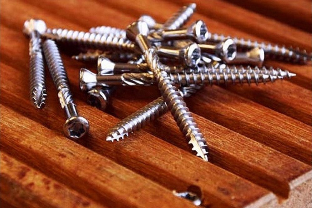 Terasový vrut 5x60 TORX T25 nerez C2 s redukovanou hlavou (200 ks/bal + BIT) od 495 Kč na ...