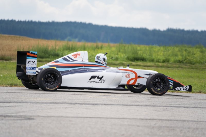Jízda Formulí F4 Trenčín 1 Osoba Bez Záznamu 6 Kol Na Hledejceny Cz