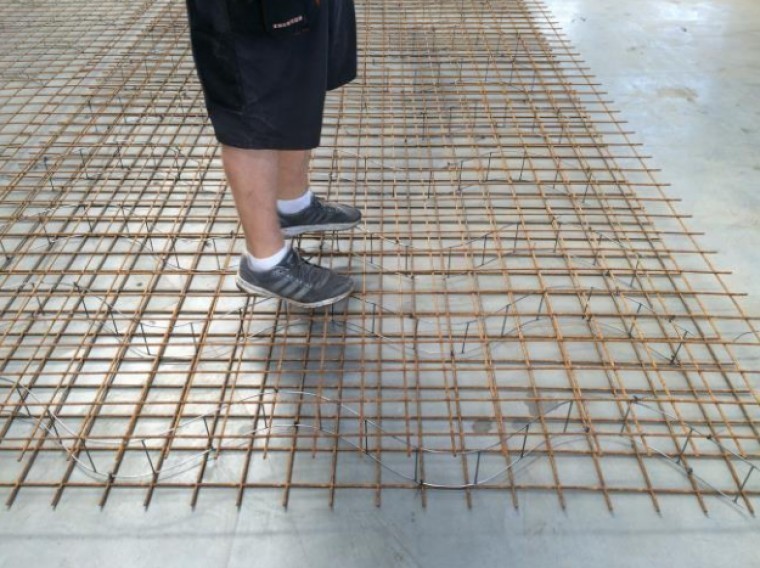 Distanční podložka pod kari sítě výška 10cm délka 2m od 33 Kč - Heureka.cz